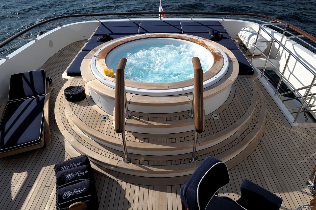 Yacht AWATEA, Hakvoort | CHARTERWORLD Luxury Superyacht Charters